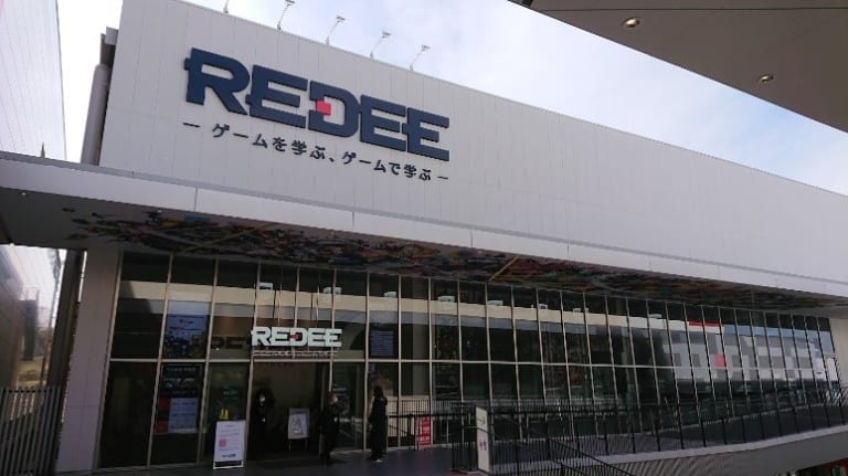 大阪に「学べる」eスポーツ施設“REDEE”が誕生 | トピックス | extreme 株式会社エクストリーム